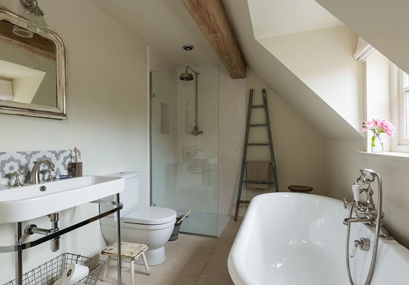Top tips for creating a country-style bathroom